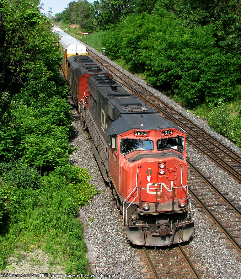 CN 435 departing Aldershot.